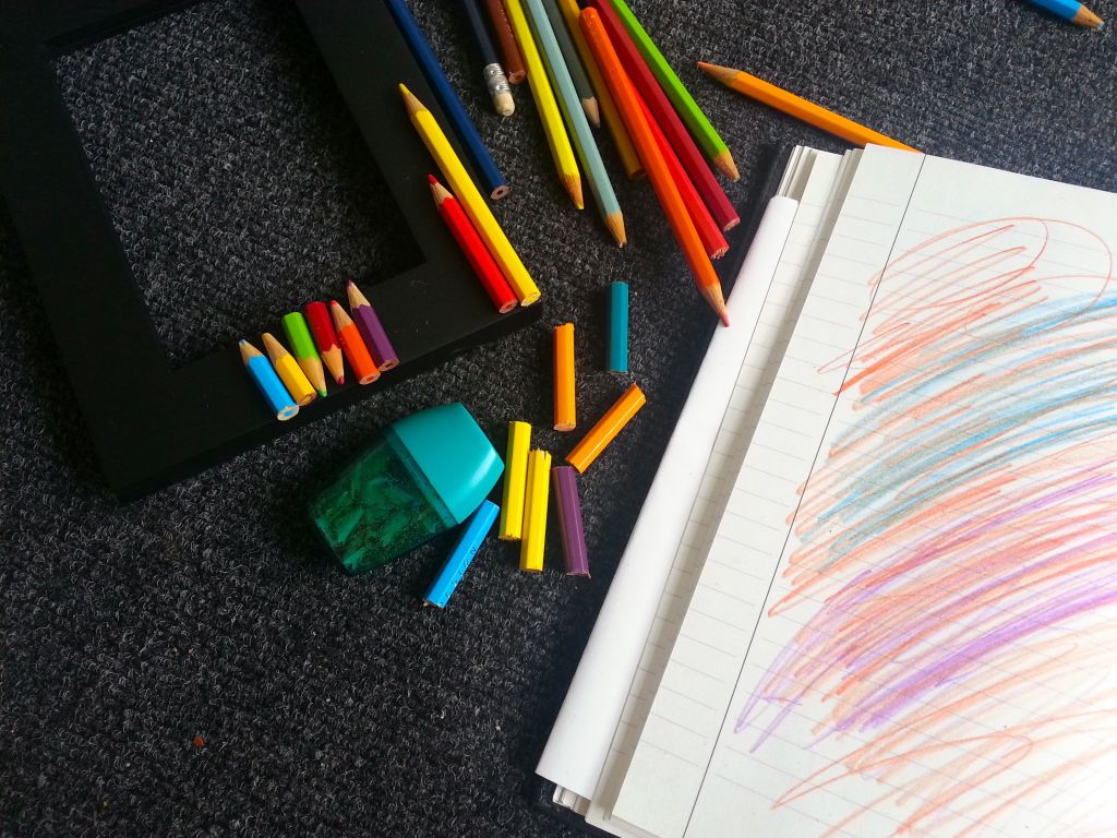 DIY: Coloured Pencil Picture Frame | Call me Katie